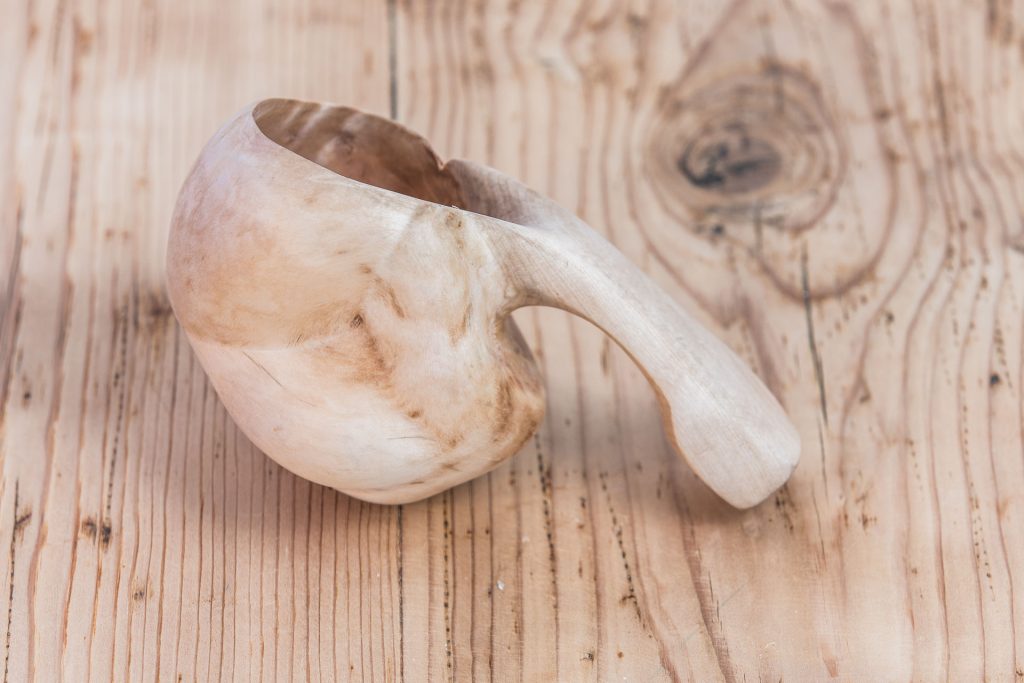 How to carve a wooden drinking cup – make a Kuksa step by step